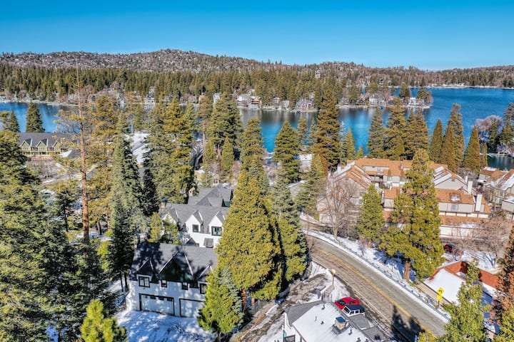 Walk To Lake Arrowhead Village! Home W/ Lake Views - Lake Arrowhead, CA