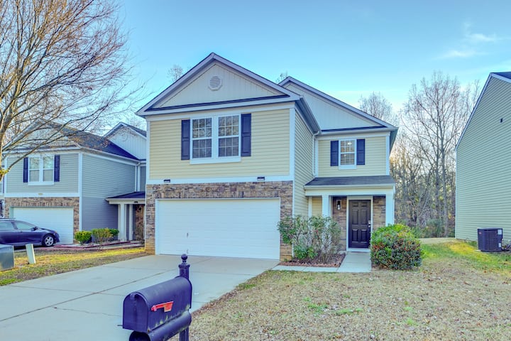 Pet-friendly Home Just Outside Downtown Charlotte! - Charlotte, NC