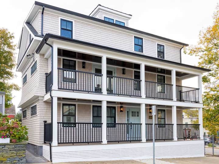 Sancerre Apartment 1 In Newport’s Yachting Village - Newport, RI