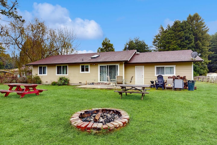 Family Favorite With Large Yard And Bbq - Fort Bragg, CA