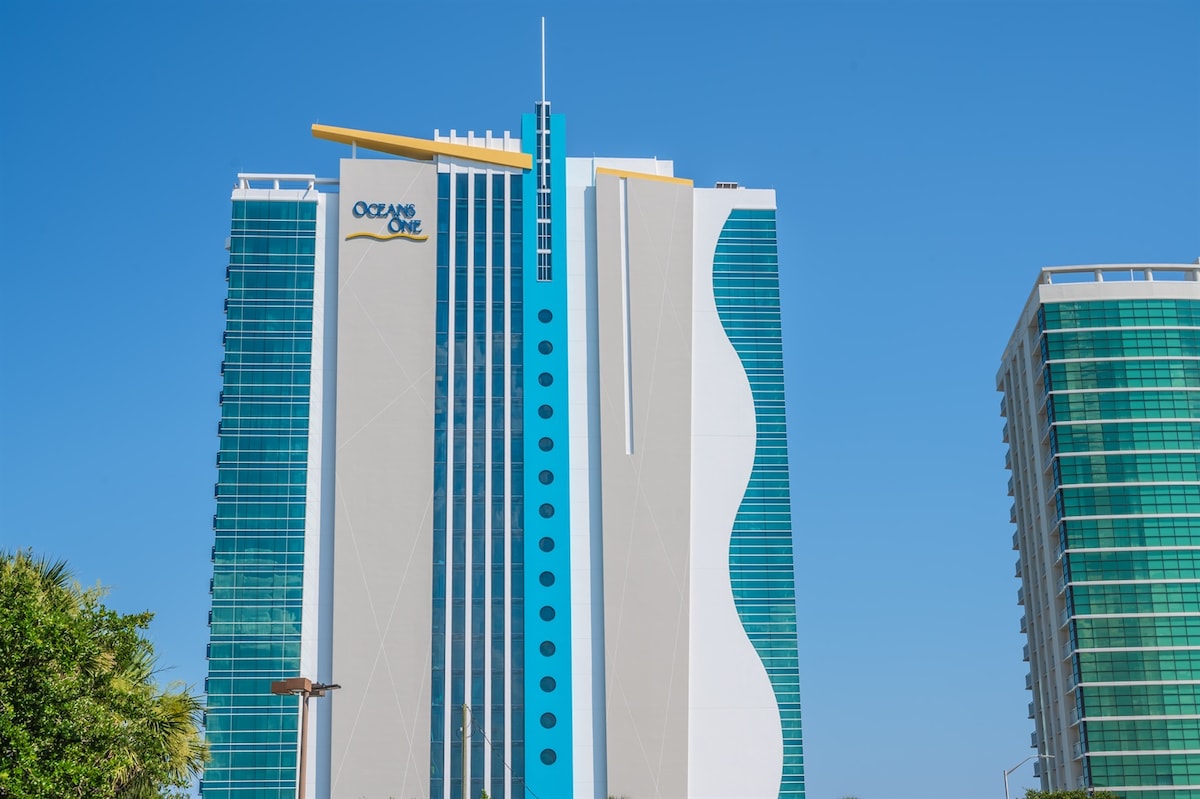 New Corner 6th FLOOR, Floor to Ceiling Glass Views - Condominiums for ...