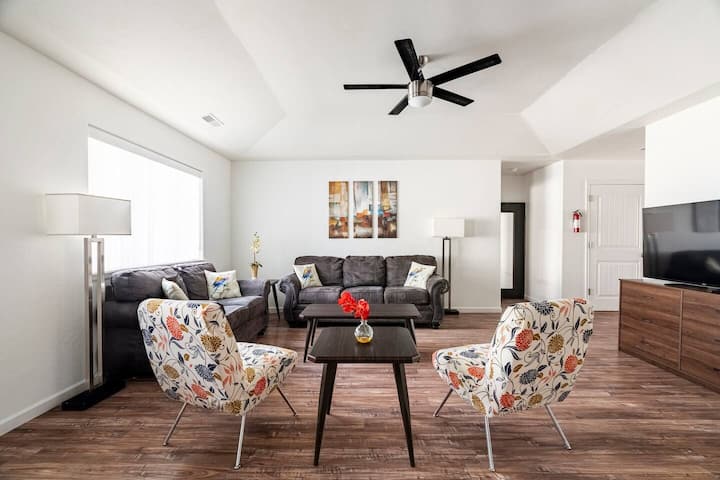 Canyon View Cozy Home W/ Garage & Workspace - Grand Junction, CO