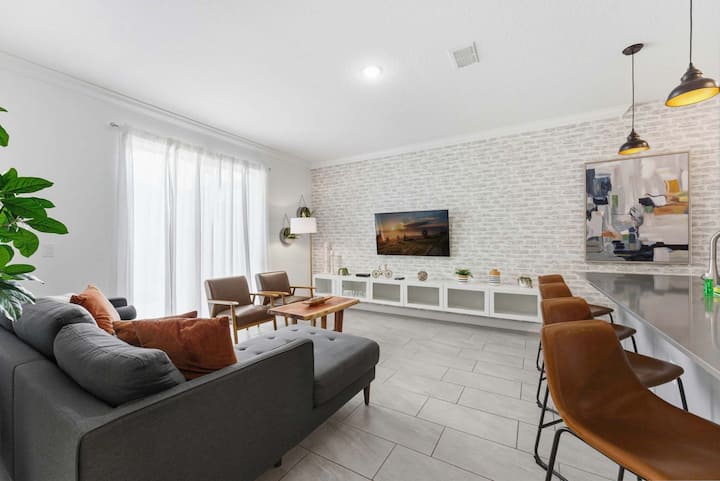 Chic 4br Disney Retreat With Pool, Mickey Rooms - Kissimmee