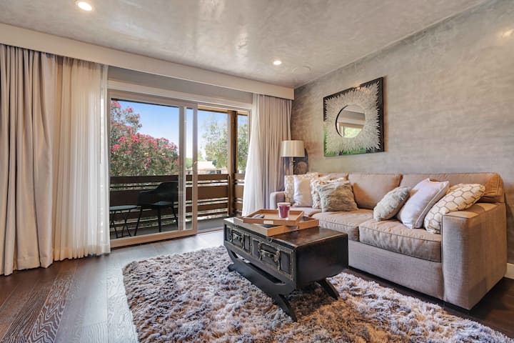 Luxury Condo Resort Amenities - Pool, Pickleball - San Diego Airport (SAN)