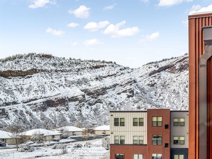 Top Floor Mountain View / Animas River - Durango, CO