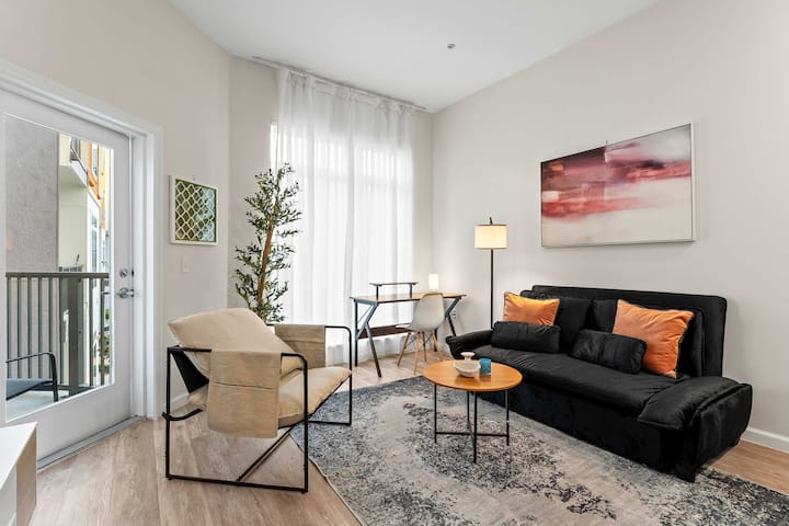Trendy King Suite | Pool&gym&petfrie Near Epic Uni - Orlando