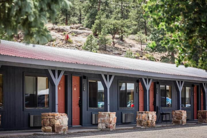 Steps Form Skiing And Hiking + Sauna & Hot Tub - South Fork, CO