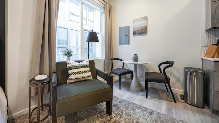 Landing | Beautiful Studio, Rooftop Lounge - Denver, CO