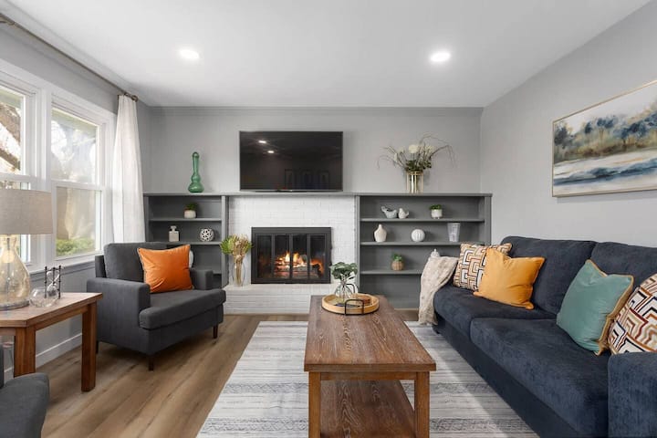 King Beds| Quiet & Walkable| Fenced Yard - Overland Park, KS