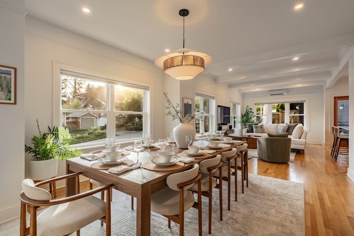 New Phinney Ridge Luxury Retreat | Gym+game Room - Seattle, WA