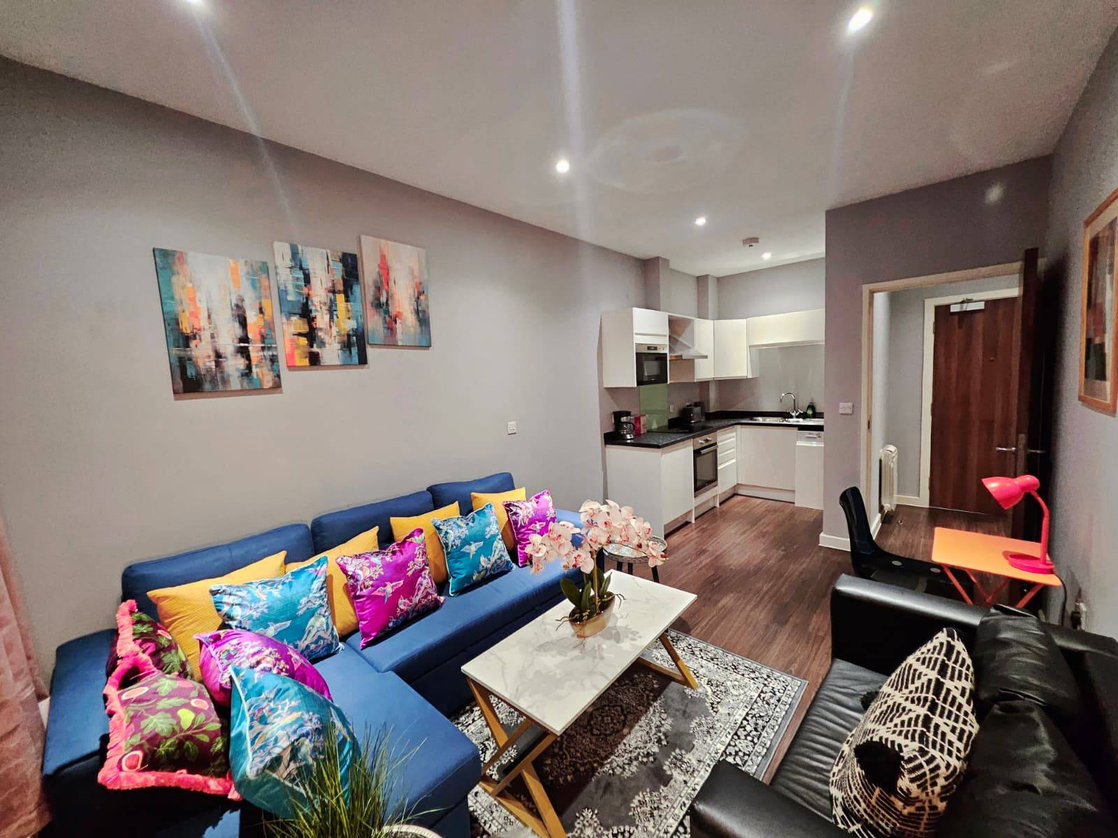 London Heathrow Luxury Apartment - Fully Equipped - London Heathrow Airport (LHR)