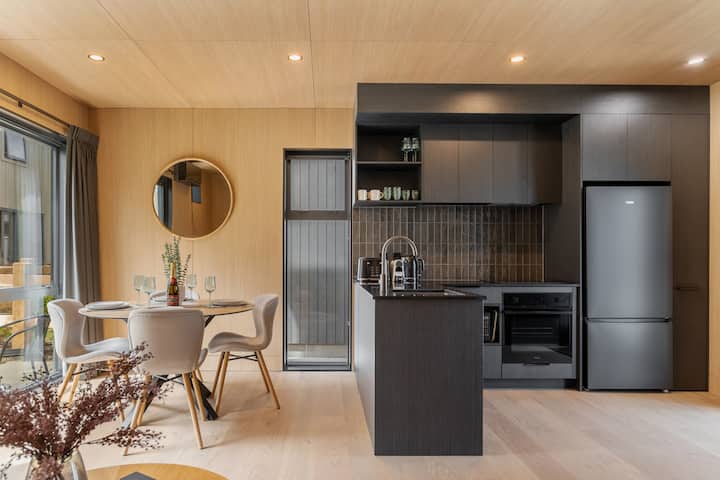 Brand New, Stylish & Convenient Townhouse, Carpark - Arrowtown