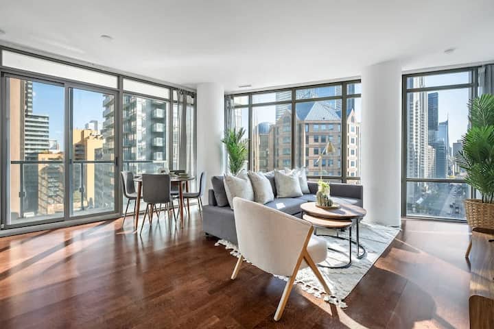 Stylish Urban Escape In The City + 1 Free Parking - Toronto