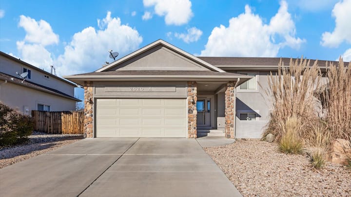 Charming Grand Junction Townhome, Central Location - Grand Junction, CO