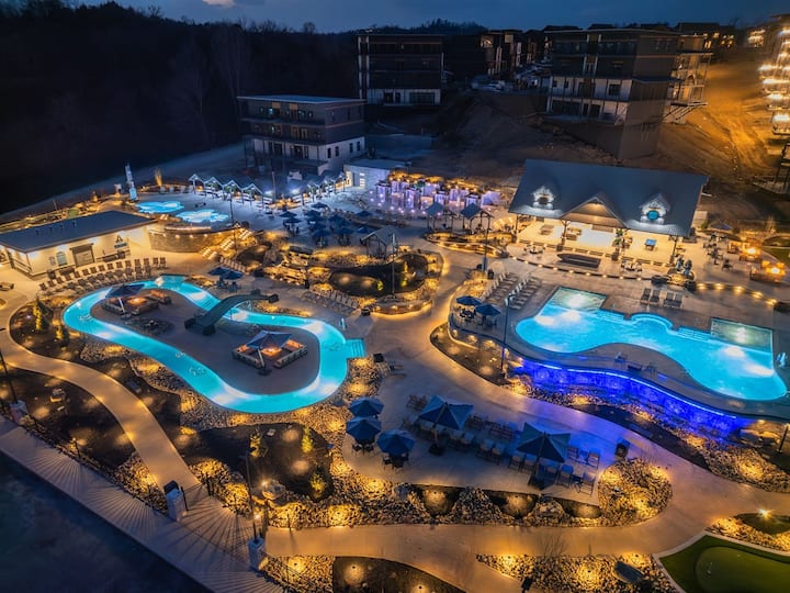 Smoky Mtn 6br Luxe Cabinindr Pool,free Waterpark, - Sevierville, TN