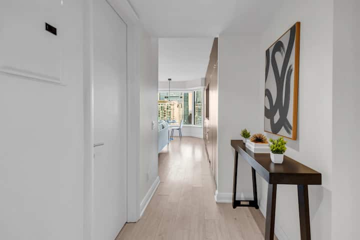 Elegant Yorkville Stay With Gym | Walk To Subway - Toronto