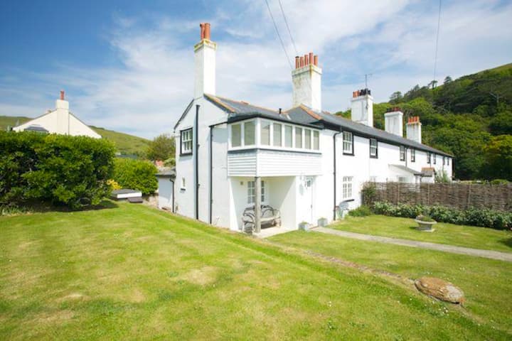 No. 8 Coastguards Cottage - Dorset