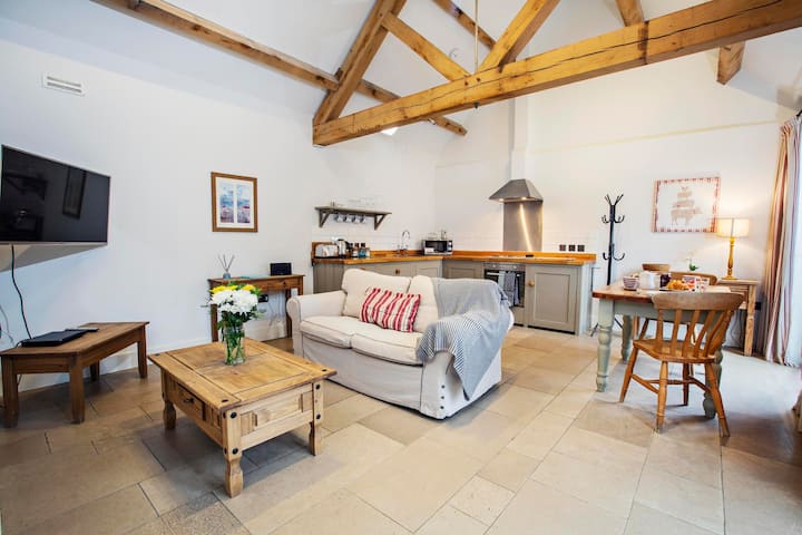 The Shelter Shed - Lulworth Cove