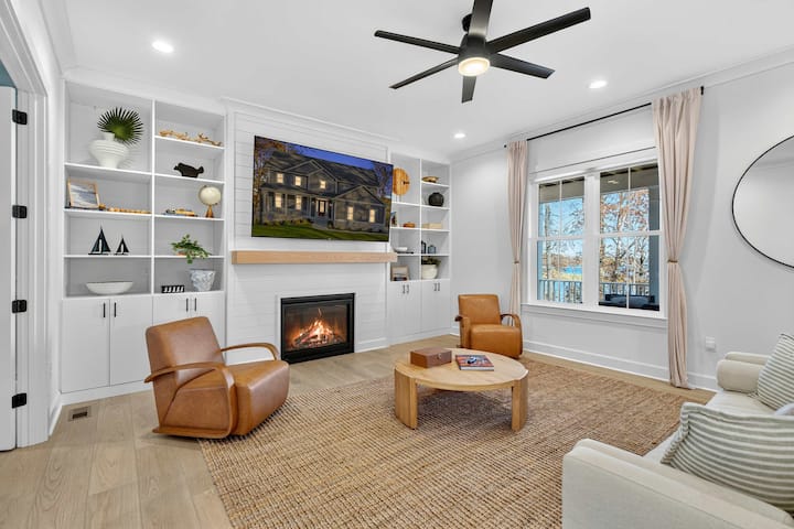 New Lakefront Lake Anna - Decks, Views, Hot Tub - Lake Anna, VA