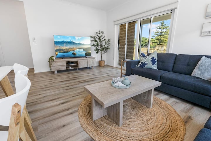Opulent Oasis: 4br Luxurious Family Escape - Lakes Entrance