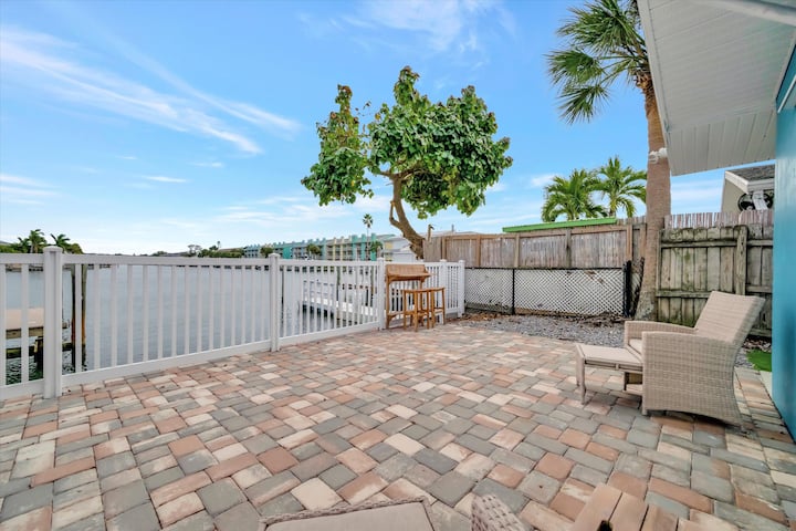 Watefront King, Boat Dock & Pets Ok, Walk 2 Beach - Indian Rocks Beach, FL