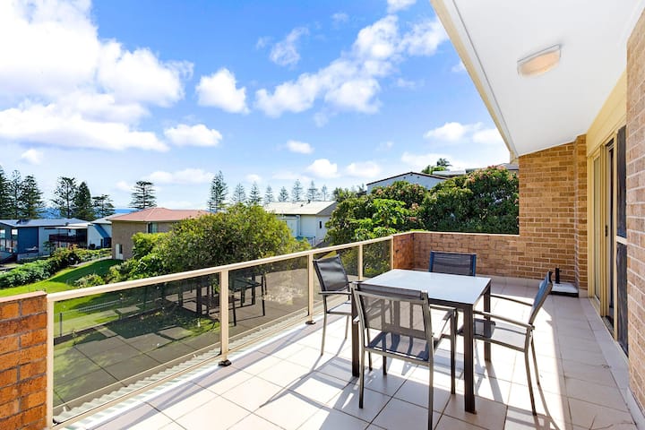 Right In The Heart Of Black Head - Central To Shop - 디아먼드 비치