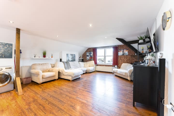 Luxury Holiday Gateway In A Popular Trendy Hotspot - Liverpool Hope University