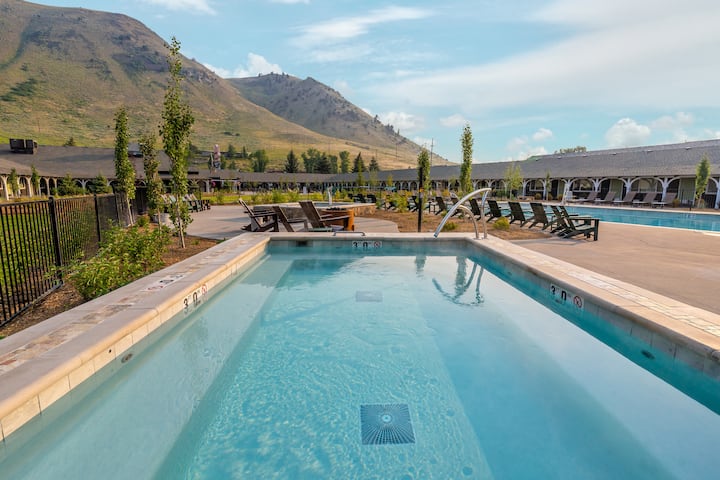 Modern Mountain Retreat With Pool - Jackson Hole, WY