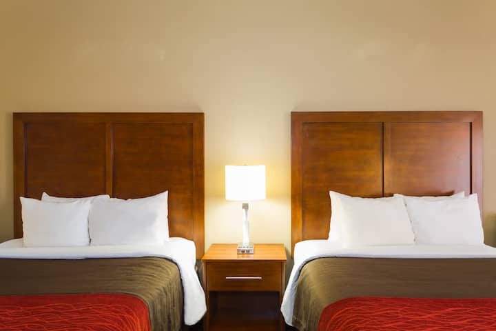 Baymont Bonita | 2 Queen Beds | Free Parking - Bonita Springs, FL