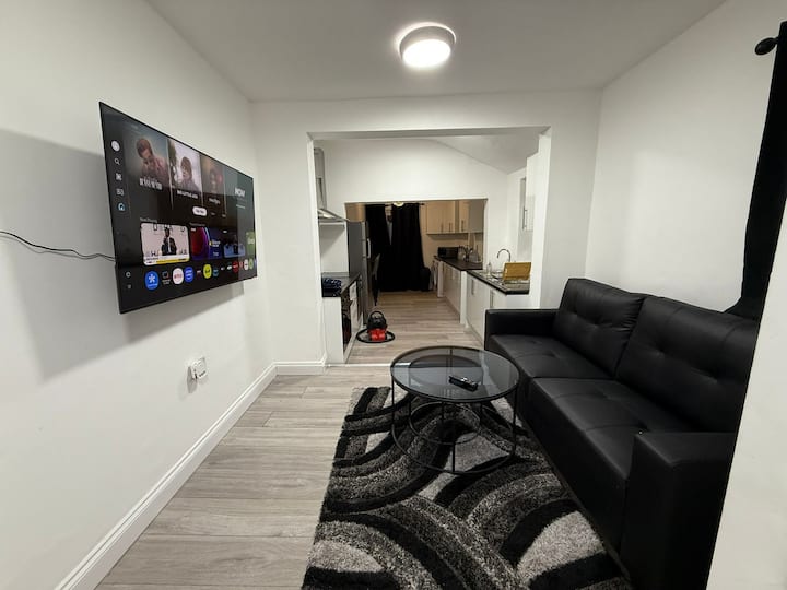 Cosy Six Bedroom House In Bedford Town - Bedford