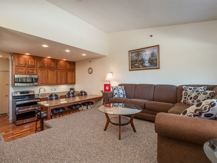 Ski-in/ski-out Sunday River Condo: Sunrise C-131 - Newry, ME