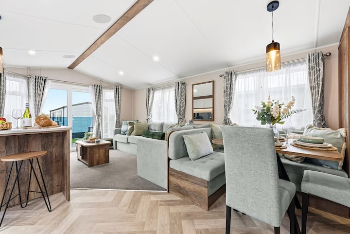 Luxury Lodge With Hot Tub, Hayling Island - Hv - Hampshire