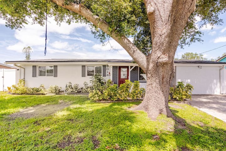 Wellness Retreat • Sleeps 14 • Patio & Group Space - 薩拉索塔