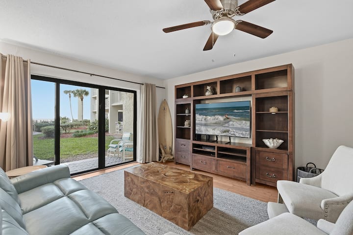 Oceanfront |1st Fl|steps To Pool| Castle Reef 113 - New Smyrna Beach, FL