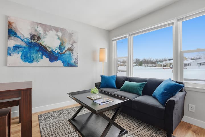 Great Location | Parking | Monthly Rentals Welcome - Cedar Rapids, IA