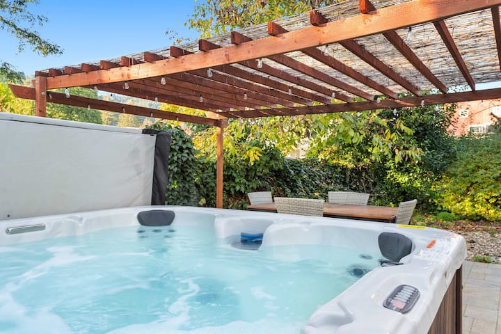 Downtown Home W/ Hot Tub | Walk To River | Dogs Ok - Guerneville, CA