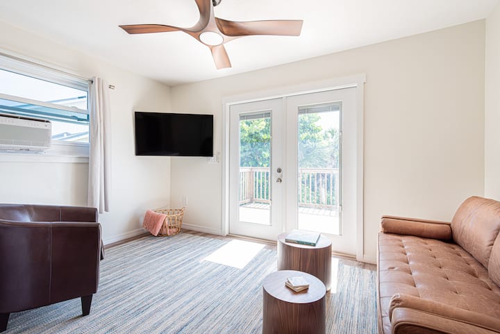 #9 Manasota Beachfront Penthouse Apartment - Venice, FL