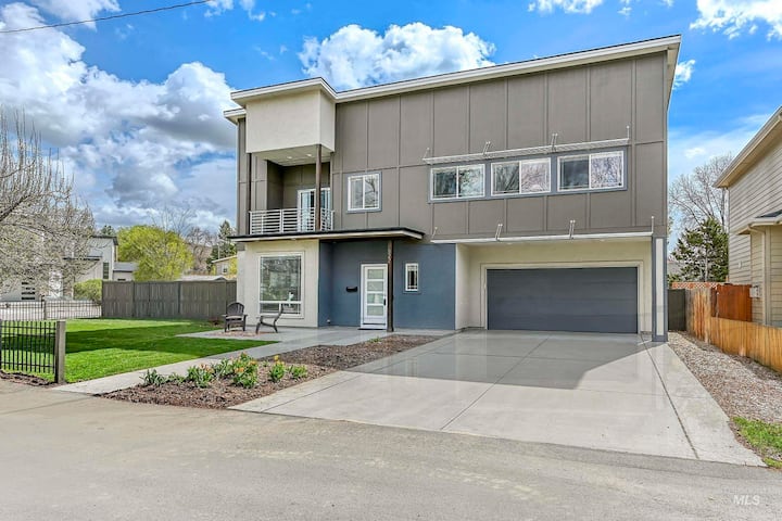 Contemporary Boise-east End 5 Bedroom Home - Boise, ID