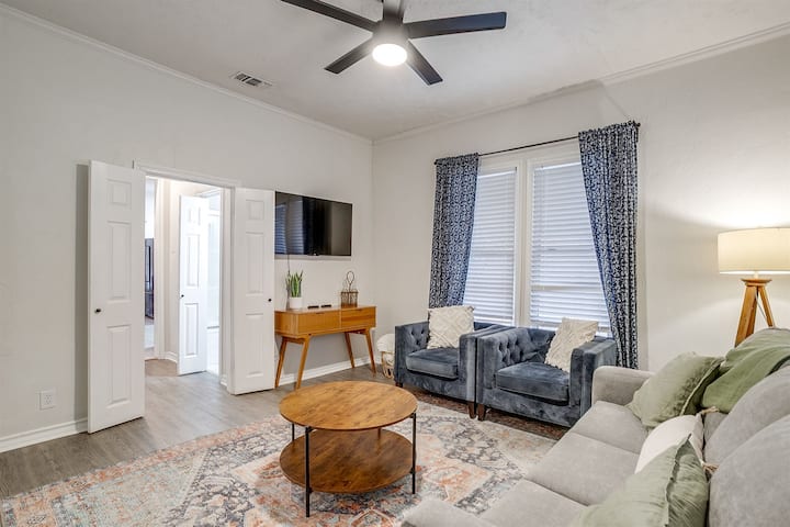 Charming 2br In Prime Fort Worth Location - SeaQuest Fort Worth, Fort Worth