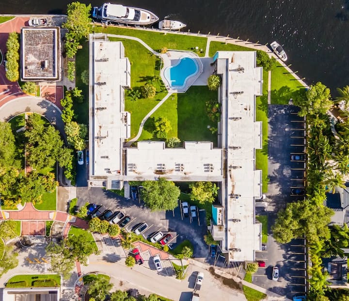 Near Las Olas | Free Parking + Full Kitchen - Fort Lauderdale