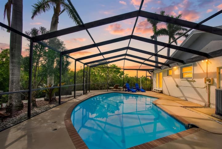 Serenity On Bayshore •Pool, Pier & Game/movie Room - Indian Shores, FL