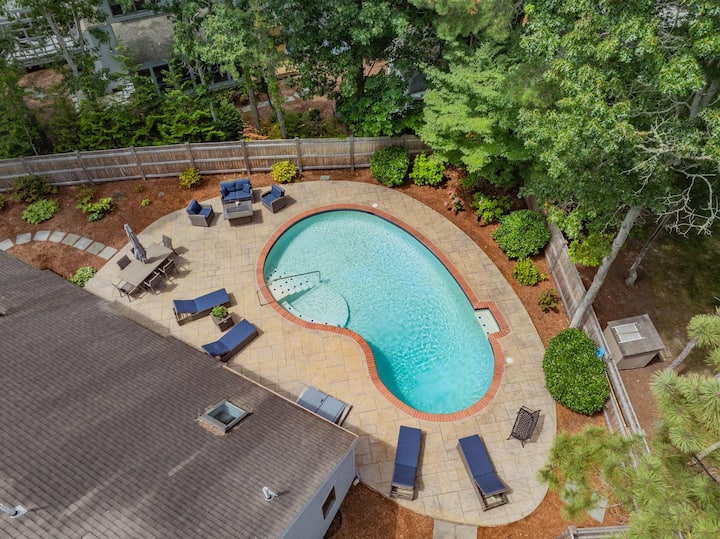 Private Pool, Hot Tub, Minutes From Beach! - Mashpee, MA
