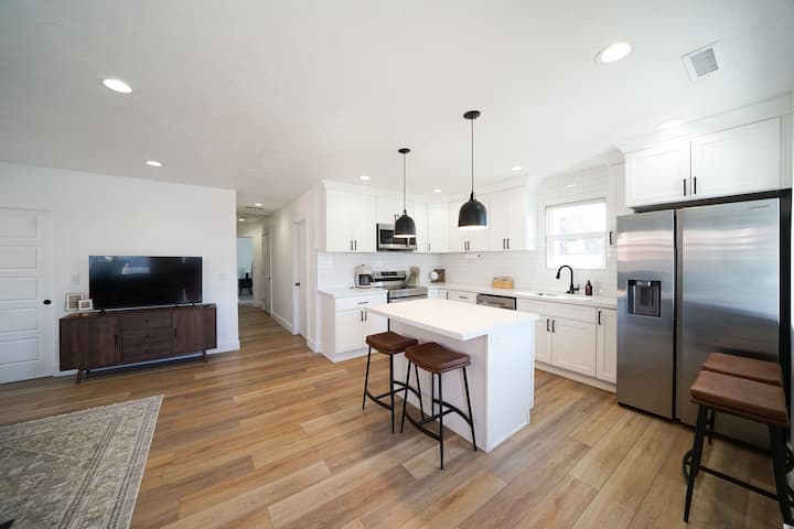 Beautiful Completely Remodeled 3 Bedroom Home - Provo, UT
