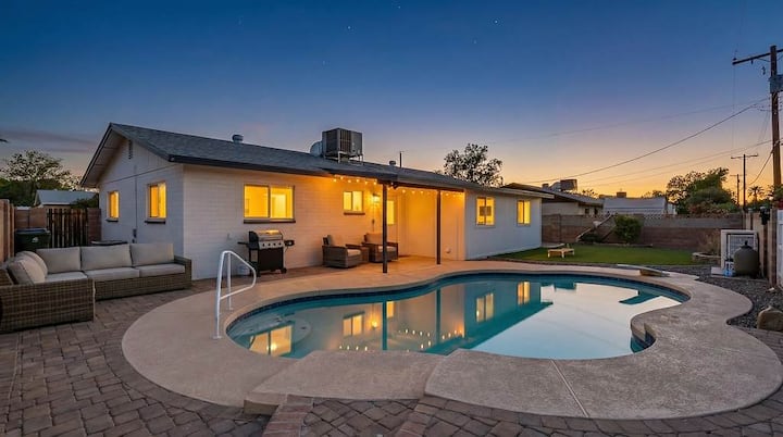 Tempe Retreat With Pool  Hidden Room - Tempe, AZ