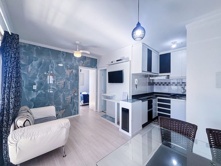 Apê Com A/c, Garagem | 250m Praia De Canasvieiras - Brasil