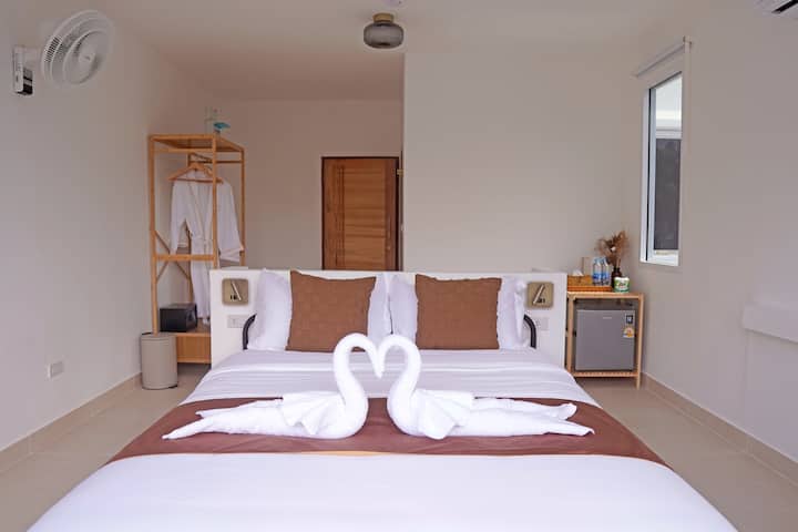First Floor Balcony Queen Bed - By Aura - Ko Tao