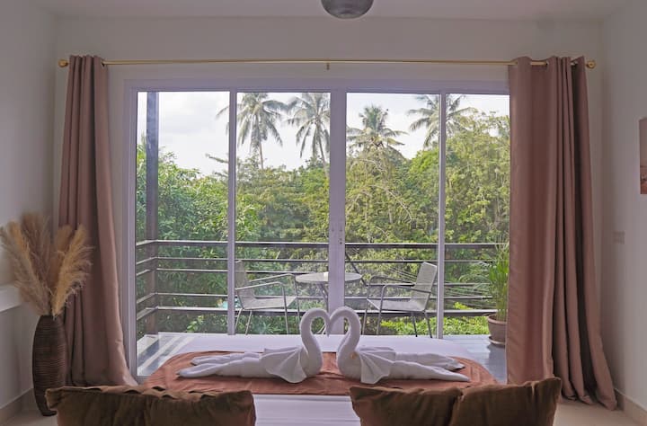 Aura - First Floor Balcony Queen Bed - 따오 섬