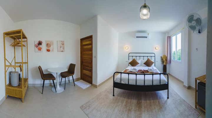First Floor Queen Bed - By Aura - Ko Tao