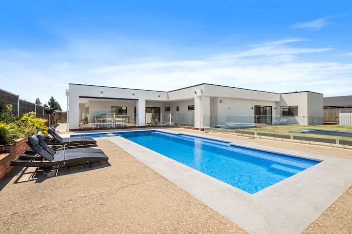 Luxury Bellbrae Retreat W  Pool, Spa & 12 Guests - Torquay