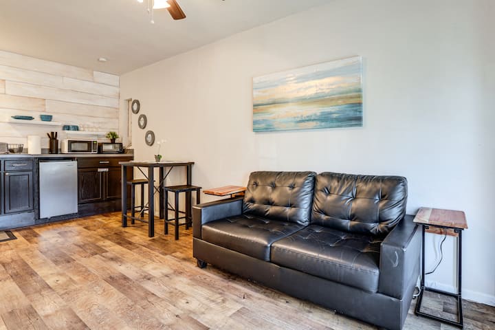 9 Mi To Rangers & Cowboys Home Games: Dfw Studio - Grand Prairie, TX